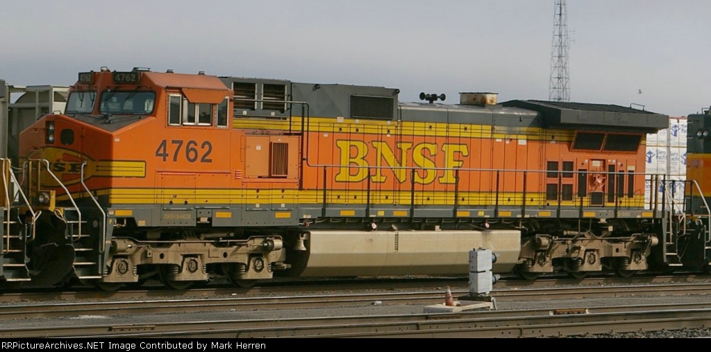 BNSF 4762